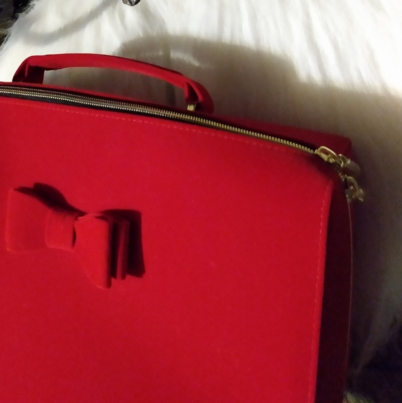 Estee Lauder | Bags | New Estee Lauder Red Velvet Cosmetic Case | Poshmark